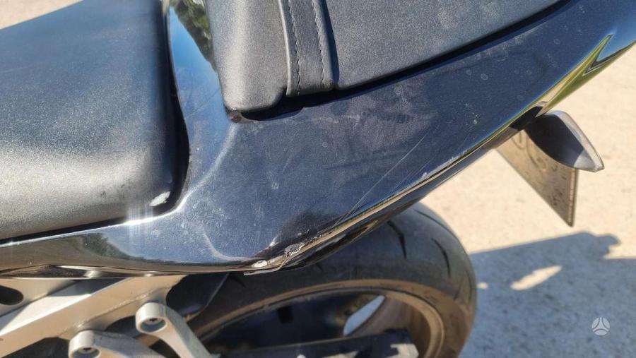 Black Kawasaki Ninja 2004 in Kaunas, with an engine capacity of 0.60 L and mileage of 72 thousand km for 2600 €, photo 5 on AUTOMOTO.COM.LV