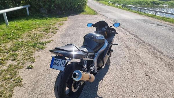 Melns Kawasaki Ninja 2004 Kauņa, ar dzinēja tilpumu 0.60 L un nobraukumu 72 tūkst. km par 2600 €, foto 5 vietnē AUTOMOTO.COM.LV
