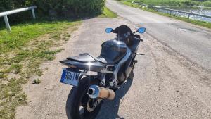 Black Kawasaki Ninja 2004 in Kaunas, with an engine capacity of 0.60 L and mileage of 72 thousand km for 2600 €, photo 6 on AUTOMOTO.COM.LV
