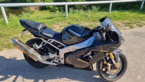 Black Kawasaki Ninja 2004 in Kaunas, with an engine capacity of 0.60 L and mileage of 72 thousand km for 2600 €, photo 8 on AUTOMOTO.COM.LV