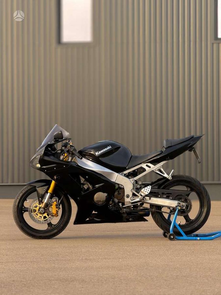 Black Kawasaki Ninja 2004 in Mazeikiai, with an engine capacity of 0.00 L and mileage of 46 thousand km for 3650 €, photo 3 on AUTOMOTO.COM.LV
