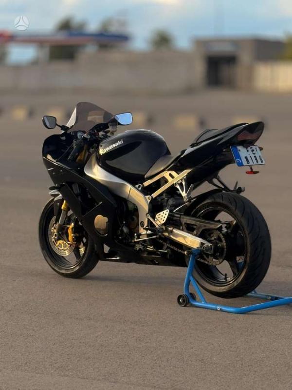 Black Kawasaki Ninja 2004 in Mazeikiai, with an engine capacity of 0.00 L and mileage of 46 thousand km for 3650 €, photo 3 on AUTOMOTO.COM.LV