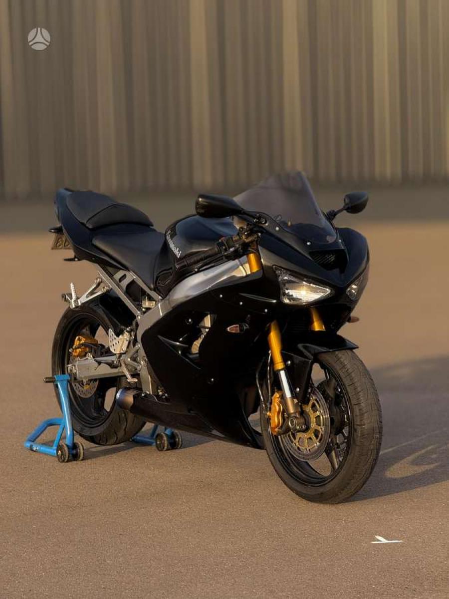 Black Kawasaki Ninja 2004 in Mazeikiai, with an engine capacity of 0.00 L and mileage of 46 thousand km for 3650 €, photo 5 on AUTOMOTO.COM.LV