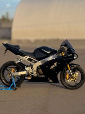 Black Kawasaki Ninja 2004 in Mazeikiai, with an engine capacity of 0.00 L and mileage of 46 thousand km for 3650 €, photo 6 on AUTOMOTO.COM.LV