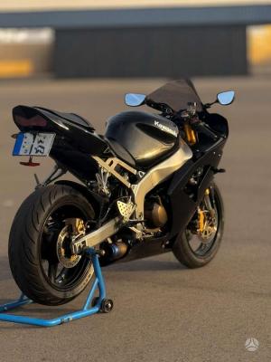 Black Kawasaki Ninja 2004 in Mazeikiai, with an engine capacity of 0.00 L and mileage of 46 thousand km for 3650 €, photo 7 on AUTOMOTO.COM.LV