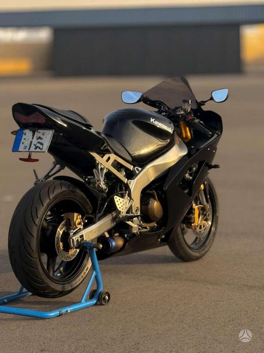 Black Kawasaki Ninja 2004 in Mazeikiai, with an engine capacity of 0.00 L and mileage of 46 thousand km for 3650 €, photo 7 on AUTOMOTO.COM.LV