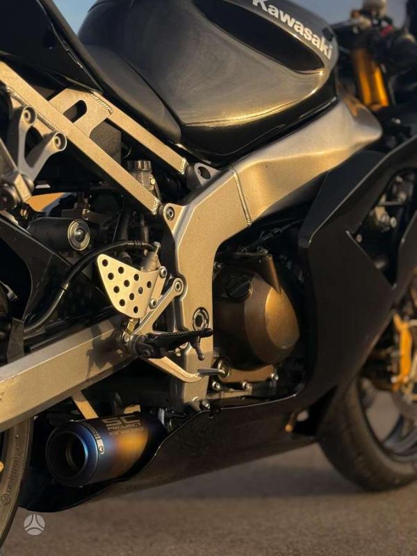 Black Kawasaki Ninja 2004 in Mazeikiai, with an engine capacity of 0.00 L and mileage of 46 thousand km for 3650 €, photo 8 on AUTOMOTO.COM.LV