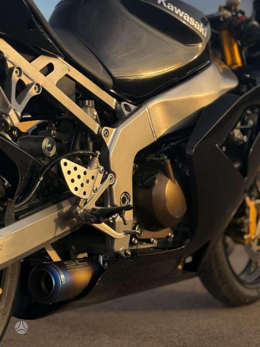 Black Kawasaki Ninja 2004 in Mazeikiai, with an engine capacity of 0.00 L and mileage of 46 thousand km for 3650 €, photo 9 on AUTOMOTO.COM.LV