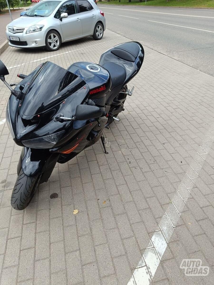 Melns Kawasaki Ninja 2005 Jonava, ar dzinēja tilpumu 0.64 L un nobraukumu 58 tūkst. km par 2700 €, foto 1 vietnē AUTOMOTO.COM.LV