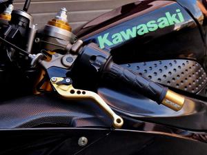 Black Kawasaki Ninja 2006 in Vilnius, with an engine capacity of 0.60 L and mileage of 42 thousand km for 3750 €, photo 13 on AUTOMOTO.COM.LV