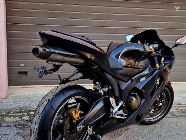 Black Kawasaki Ninja 2006 in Vilnius, with an engine capacity of 0.60 L and mileage of 42 thousand km for 3750 €, photo 3 on AUTOMOTO.COM.LV