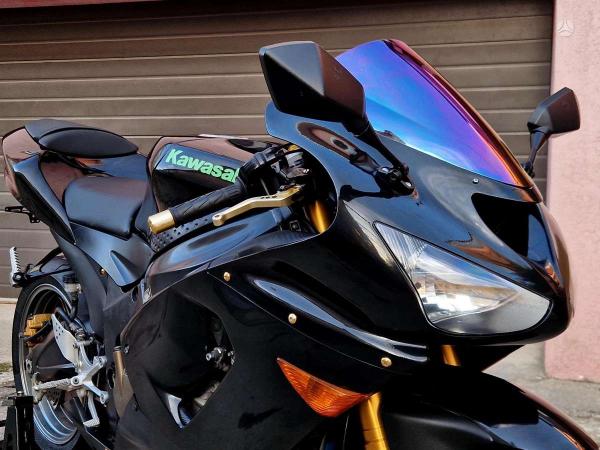 Black Kawasaki Ninja 2006 in Vilnius, with an engine capacity of 0.60 L and mileage of 42 thousand km for 3750 €, photo 7 on AUTOMOTO.COM.LV