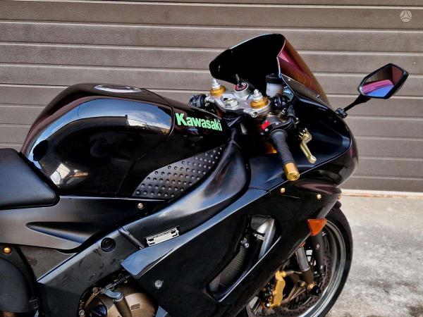 Black Kawasaki Ninja 2006 in Vilnius, with an engine capacity of 0.60 L and mileage of 42 thousand km for 3750 €, photo 8 on AUTOMOTO.COM.LV