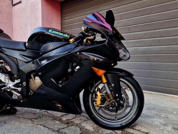 Black Kawasaki Ninja 2006 in Vilnius, with an engine capacity of 0.60 L and mileage of 42 thousand km for 3750 €, photo 9 on AUTOMOTO.COM.LV