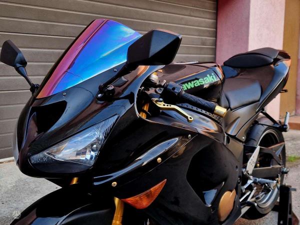 Black Kawasaki Ninja 2006 in Vilnius, with an engine capacity of 0.60 L and mileage of 42 thousand km for 3750 €, photo 10 on AUTOMOTO.COM.LV