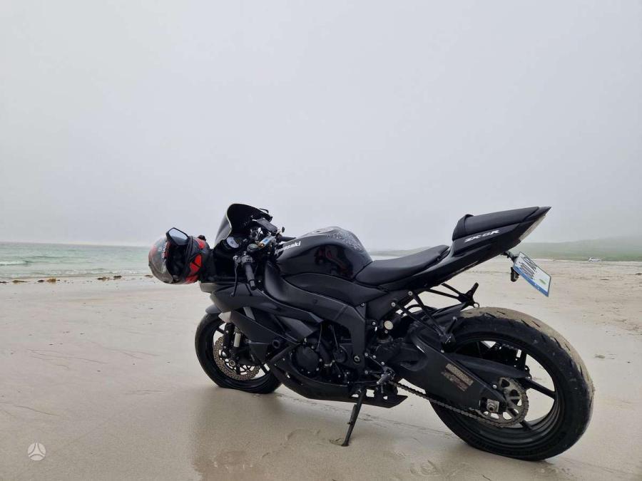 Black Kawasaki Ninja 2008 in Kupiskis, with an engine capacity of 0.60 L and mileage of 36 thousand km for 5000 €, photo 3 on AUTOMOTO.COM.LV