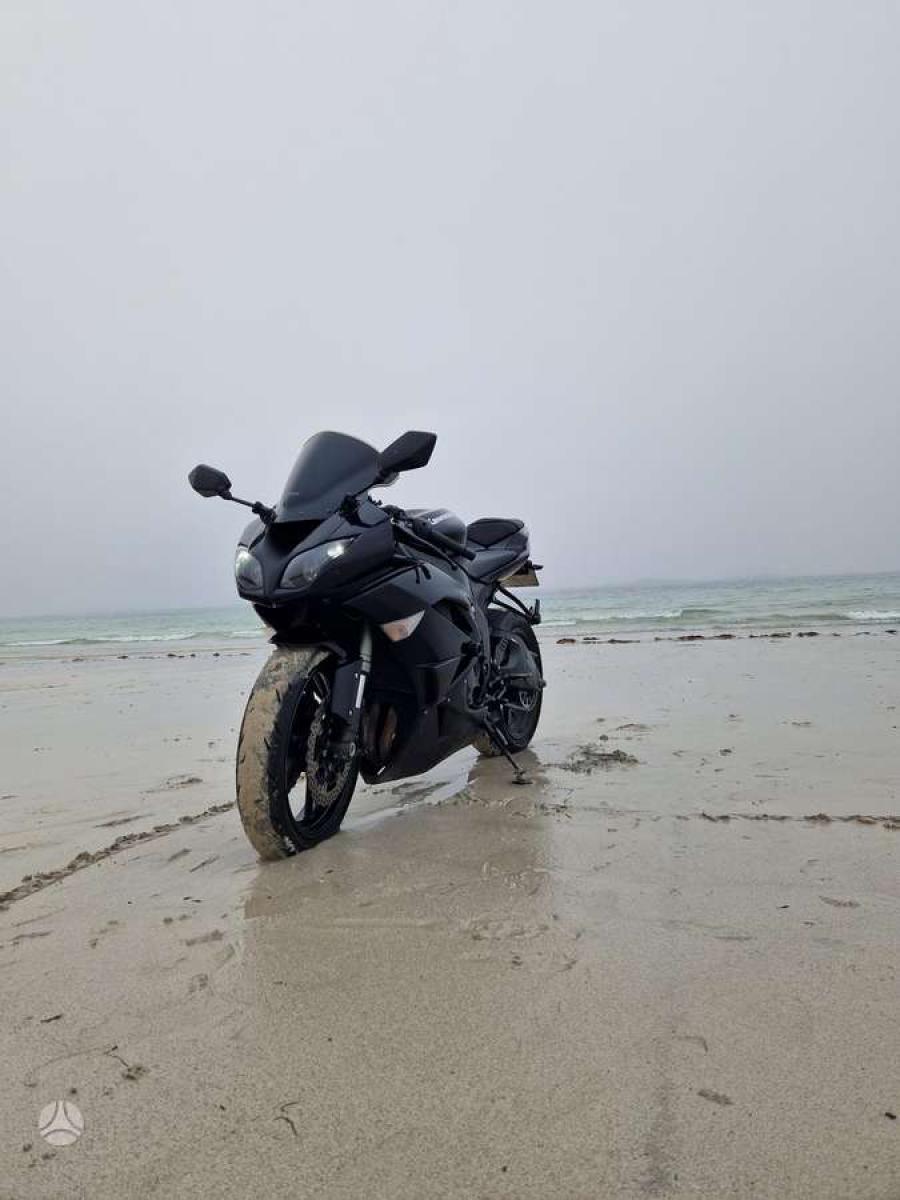 Black Kawasaki Ninja 2008 in Kupiskis, with an engine capacity of 0.60 L and mileage of 36 thousand km for 5000 €, photo 4 on AUTOMOTO.COM.LV