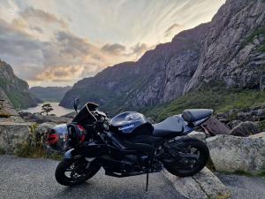 Black Kawasaki Ninja 2008 in Kupiskis, with an engine capacity of 0.60 L and mileage of 36 thousand km for 5000 €, photo 6 on AUTOMOTO.COM.LV