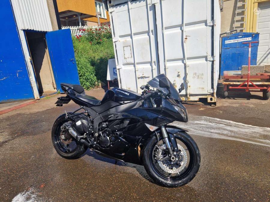 Black Kawasaki Ninja 2008 in Kupiskis, with an engine capacity of 0.60 L and mileage of 36 thousand km for 5000 €, photo 12 on AUTOMOTO.COM.LV