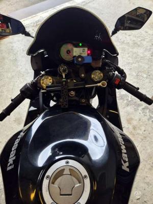 Black Kawasaki Ninja 2008 in Kupiskis, with an engine capacity of 0.60 L and mileage of 36 thousand km for 5000 €, photo 13 on AUTOMOTO.COM.LV