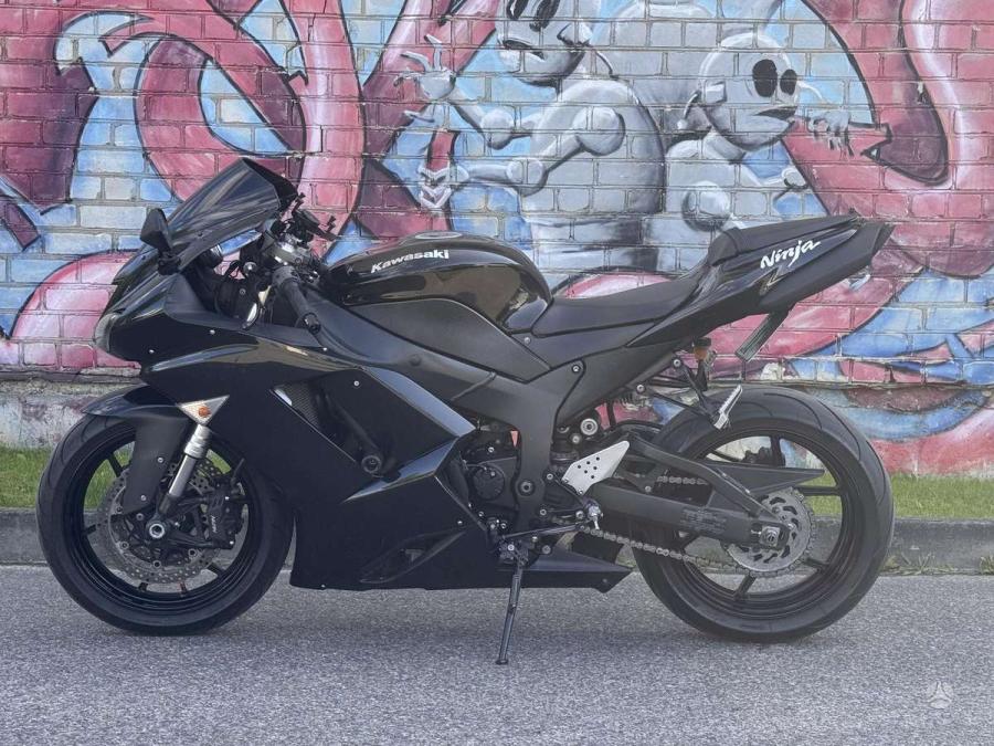 Черный Кавасаки Ninja 2008 в Тельшяй, объемом двигателя 0.60 л и пробегом 42 тыс. км за 3900 €, фото 1 на AUTOMOTO.COM.LV
