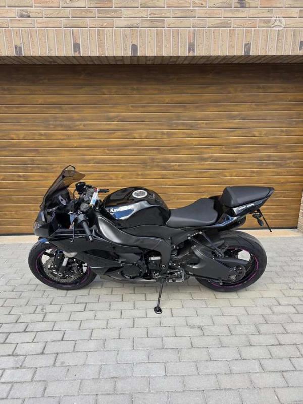 Melns Kawasaki Ninja 2009 Viļņa, ar dzinēja tilpumu 0.60 L un nobraukumu 38 tūkst. km par 5100 €, foto 4 vietnē AUTOMOTO.COM.LV