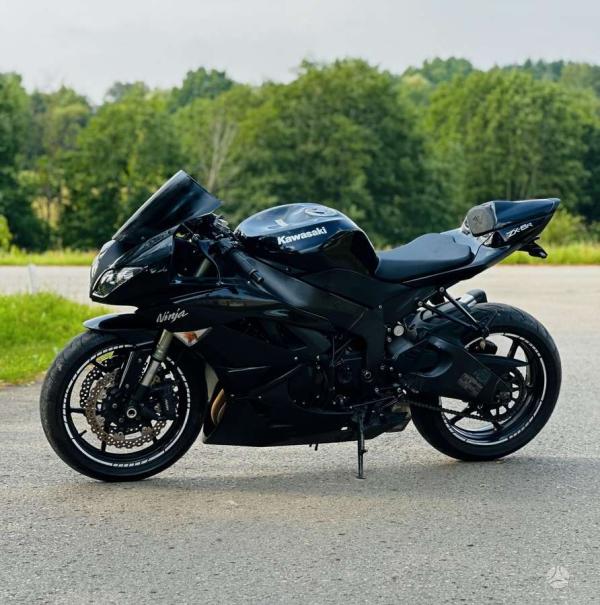 Black Kawasaki Ninja 2010 in Radviliskis, with an engine capacity of 0.60 L and mileage of 33 thousand km for 4999 €, photo 4 on AUTOMOTO.COM.LV