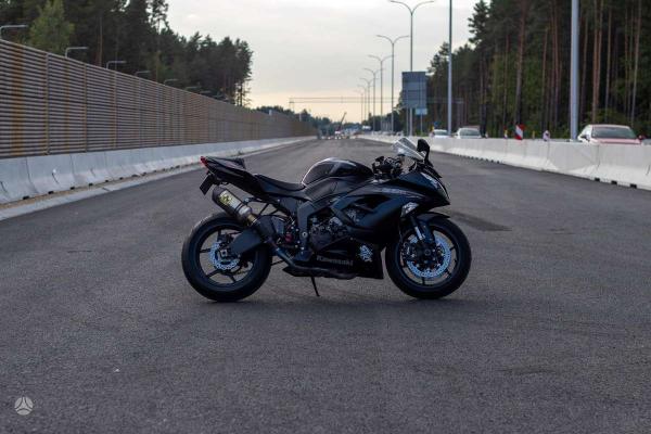 Kawasaki Ninja 2016 Rīga vietnē Melns Kawasaki Ninja 2016 Rīga, ar dzinēja tilpumu 0.64 L un nobraukumu 47 tūkst. km par 9000 €, foto 4 vietnē AUTOMOTO.COM.LV