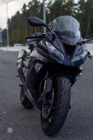 Black Kawasaki Ninja 2016 in Riga, with an engine capacity of 0.64 L and mileage of 47 thousand km for 9000 €, photo 5 on AUTOMOTO.COM.LV