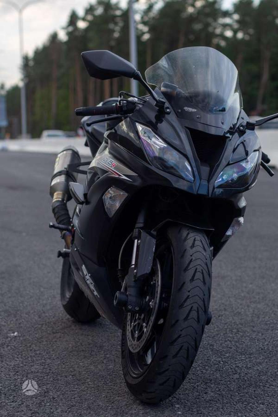Black Kawasaki Ninja 2016 in Riga, with an engine capacity of 0.64 L and mileage of 47 thousand km for 9000 €, photo 5 on AUTOMOTO.COM.LV