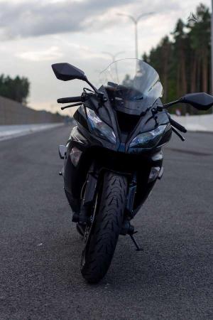 Black Kawasaki Ninja 2016 in Riga, with an engine capacity of 0.64 L and mileage of 47 thousand km for 9000 €, photo 6 on AUTOMOTO.COM.LV