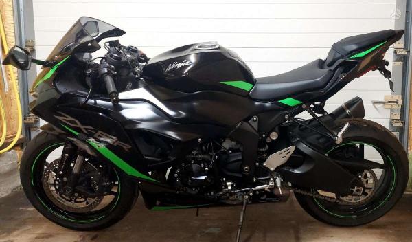 Black Kawasaki Ninja 2025 in Vilnius, with an engine capacity of 0.64 L and mileage of 9 thousand km for 9400 €, photo 3 on AUTOMOTO.COM.LV