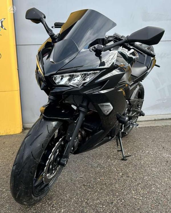 Черный Кавасаки Ninja 2025 в Каунас, объемом двигателя 0.65 л и пробегом 6 тыс. км за 5500 €, фото 2 на AUTOMOTO.COM.LV