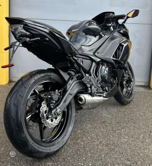 Melns Kawasaki Ninja 2025 Kauņa, ar dzinēja tilpumu 0.65 L un nobraukumu 6 tūkst. km par 5500 €, foto 5 vietnē AUTOMOTO.COM.LV