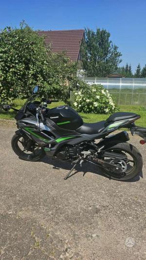 Черный Кавасаки Ninja 2025 в Вильнюс, объемом двигателя 0.50 л и пробегом 6 тыс. км за 5700 €, фото 3 на AUTOMOTO.COM.LV