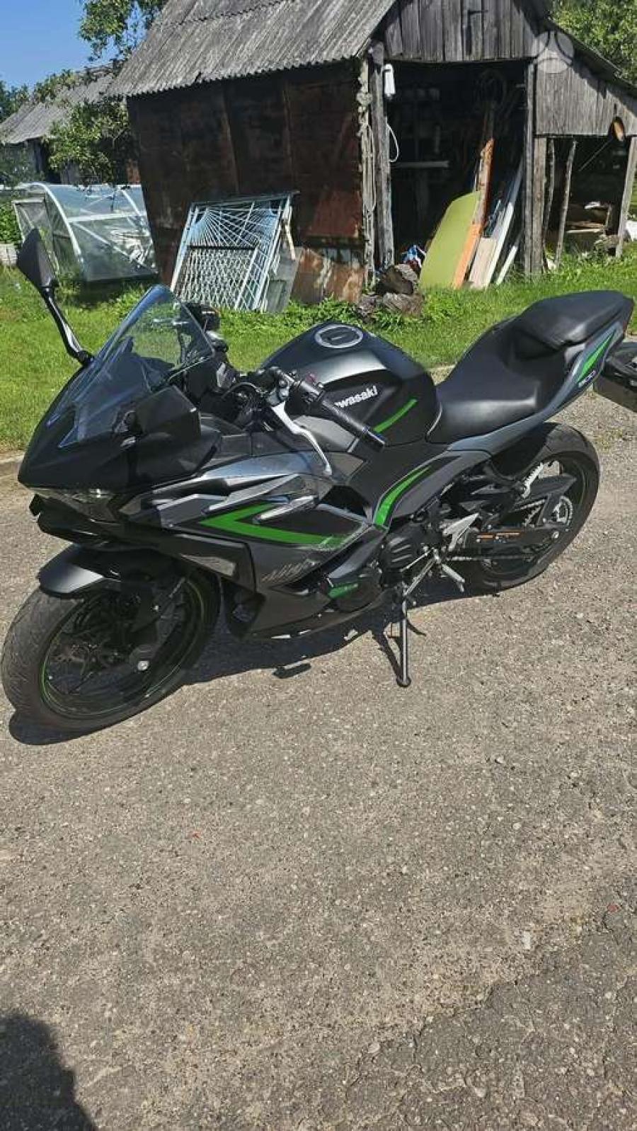 Черный Кавасаки Ninja 2025 в Вильнюс, объемом двигателя 0.50 л и пробегом 6 тыс. км за 5700 €, фото 4 на AUTOMOTO.COM.LV