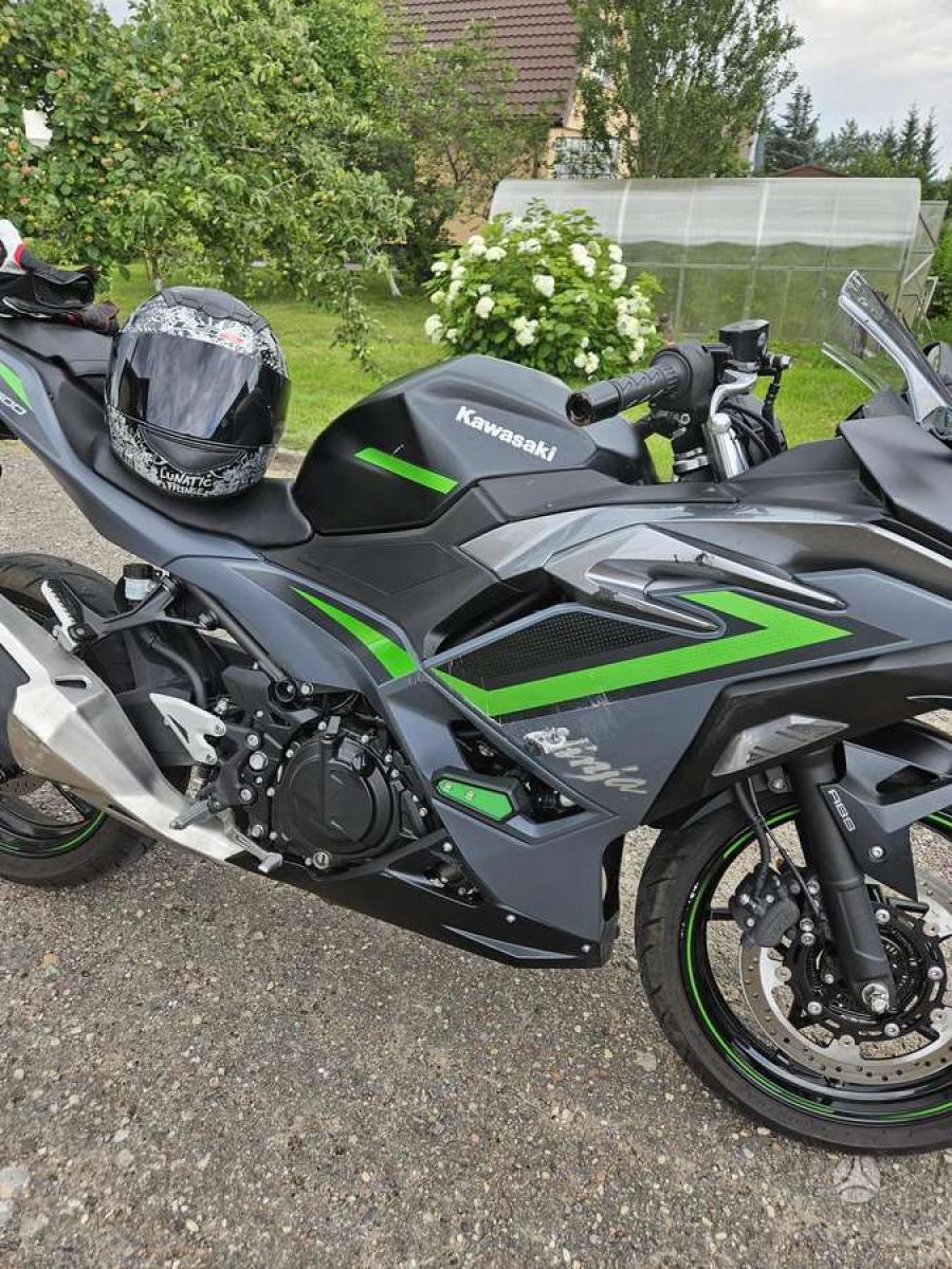 Черный Кавасаки Ninja 2025 в Вильнюс, объемом двигателя 0.50 л и пробегом 6 тыс. км за 5700 €, фото 12 на AUTOMOTO.COM.LV