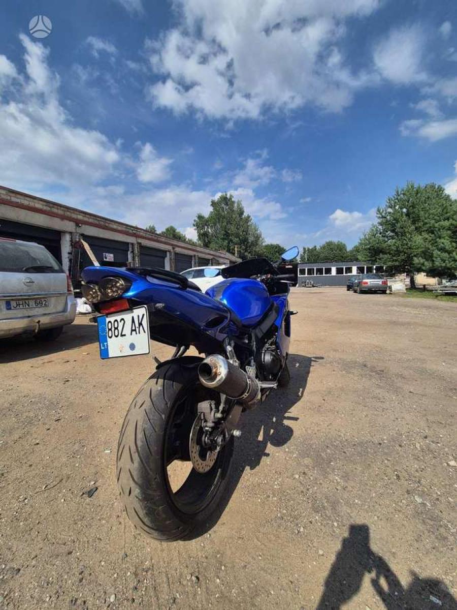 Zils Kawasaki Ninja 1999 Prienai, ar dzinēja tilpumu 0.90 L un nobraukumu 39 tūkst. km par 1900 €, foto 5 vietnē AUTOMOTO.COM.LV