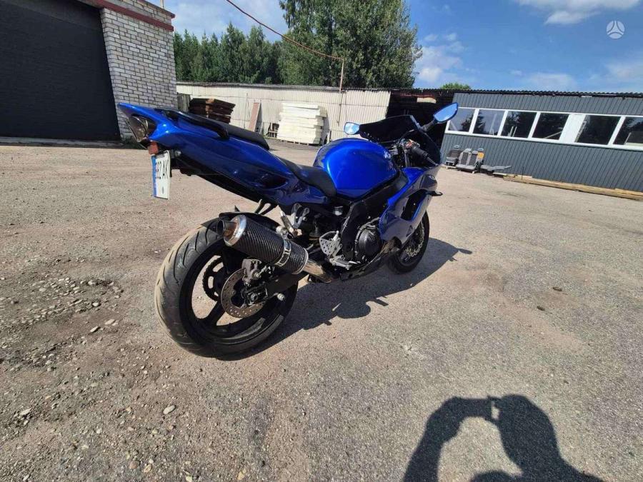 Zils Kawasaki Ninja 1999 Prienai, ar dzinēja tilpumu 0.90 L un nobraukumu 39 tūkst. km par 1900 €, foto 7 vietnē AUTOMOTO.COM.LV