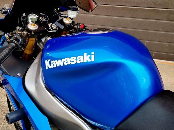 Blue Kawasaki Ninja 2003 in Vilnius, with an engine capacity of 0.60 L and mileage of 41 thousand km for 3750 €, photo 11 on AUTOMOTO.COM.LV