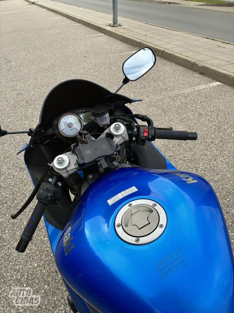 Zils Kawasaki Ninja 2007 Viļņa, ar dzinēja tilpumu 0.60 L un nobraukumu 30 tūkst. km par 4300 €, foto 5 vietnē AUTOMOTO.COM.LV