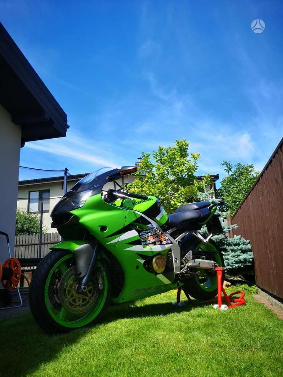 Green Kawasaki Ninja 2001 in Siauliai, with an engine capacity of 0.60 L and mileage of 33 thousand km for 2750 €, photo 10 on AUTOMOTO.COM.LV