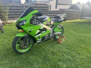 Zaļš Kawasaki Ninja 2001 Viļņa, ar dzinēja tilpumu 0.60 L un nobraukumu 65 tūkst. km par 2300 €, foto  vietnē AUTOMOTO.COM.LV