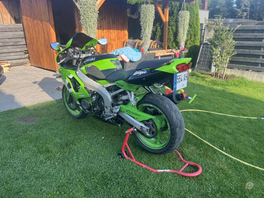 Зеленый Кавасаки Ninja 2001 в Вильнюс, объемом двигателя 0.60 л и пробегом 65 тыс. км за 2300 €, фото 3 на AUTOMOTO.COM.LV