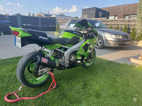 Zaļš Kawasaki Ninja 2001 Viļņa, ar dzinēja tilpumu 0.60 L un nobraukumu 65 tūkst. km par 2300 €, foto 5 vietnē AUTOMOTO.COM.LV