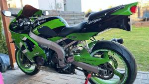 Зеленый Кавасаки Ninja 2001 в Вильнюс, объемом двигателя 0.60 л и пробегом 65 тыс. км за 2300 €, фото 9 на AUTOMOTO.COM.LV