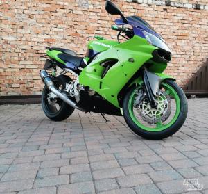 Zaļš Kawasaki Ninja 2001 Šauļi, ar dzinēja tilpumu 0.90 L un nobraukumu 37 tūkst. km par 3000 €, foto  vietnē AUTOMOTO.COM.LV