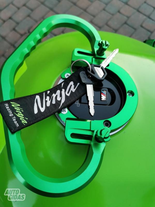 Green Kawasaki Ninja 2001 in Siauliai, with an engine capacity of 0.90 L and mileage of 37 thousand km for 3000 €, photo 2 on AUTOMOTO.COM.LV