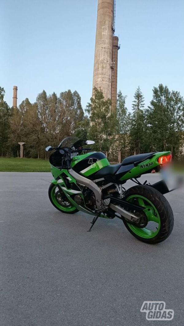 Зеленый Кавасаки Ninja 2002 в Науйойи-Акмяне, объемом двигателя 0.60 л и пробегом 0 тыс. км за 1800 €, фото 4 на AUTOMOTO.COM.LV