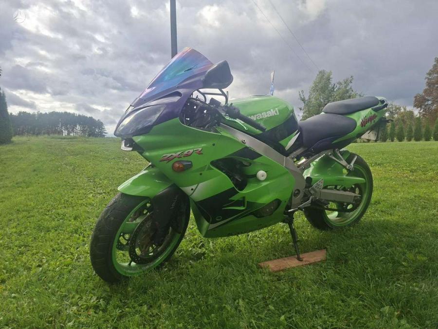 Green Kawasaki Ninja 2002 in Vilnius, with an engine capacity of 0.90 L and mileage of 39 thousand km for 1400 €, photo 1 on AUTOMOTO.COM.LV